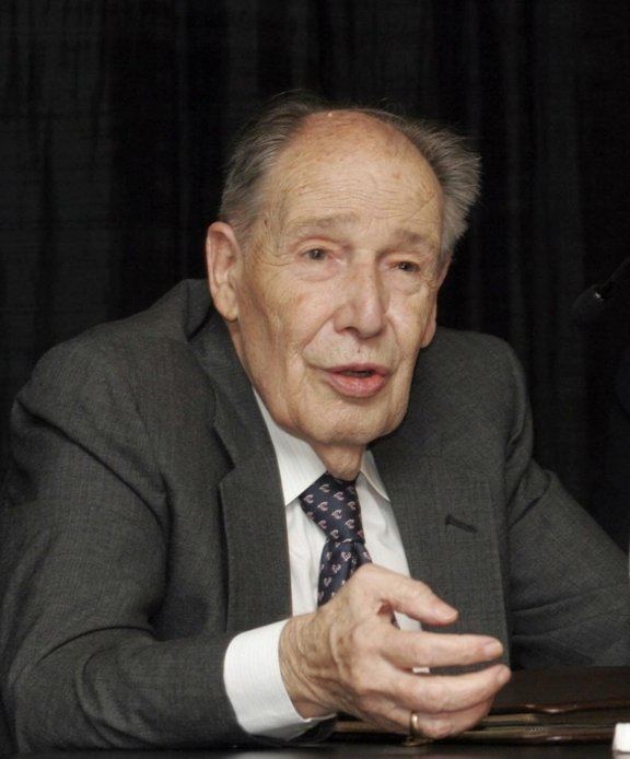 Juan Jose Linz | American Academy of Arts and Sciences
